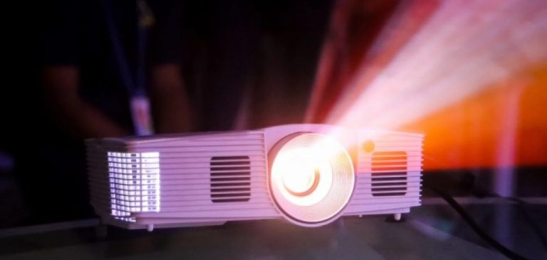 How to Freeze Projector Screen from Laptop | Easy Guides (2025)